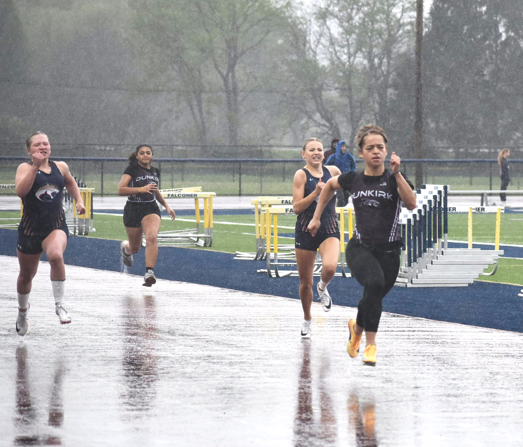 Soaked sprints | News, Sports, Jobs - Observer Today